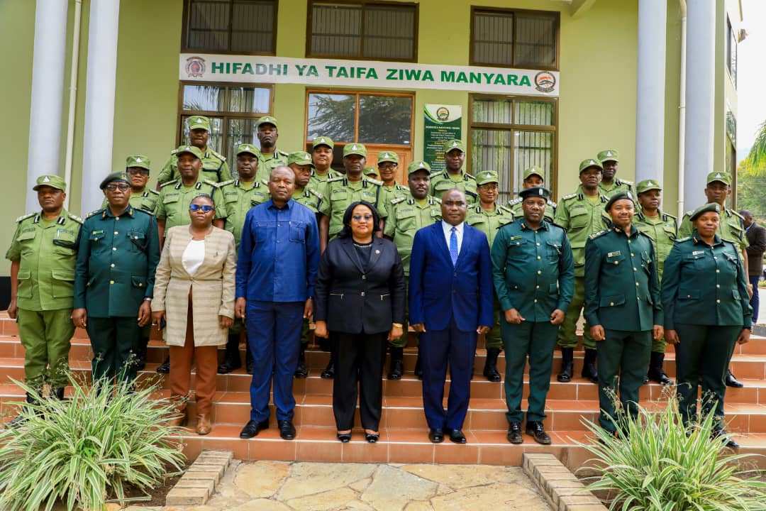 Waziri Chana aelekeza ushirikiano kati ya Jeshi la Uhifadhi na Jeshi la Polisi | Nipashe Jumapili