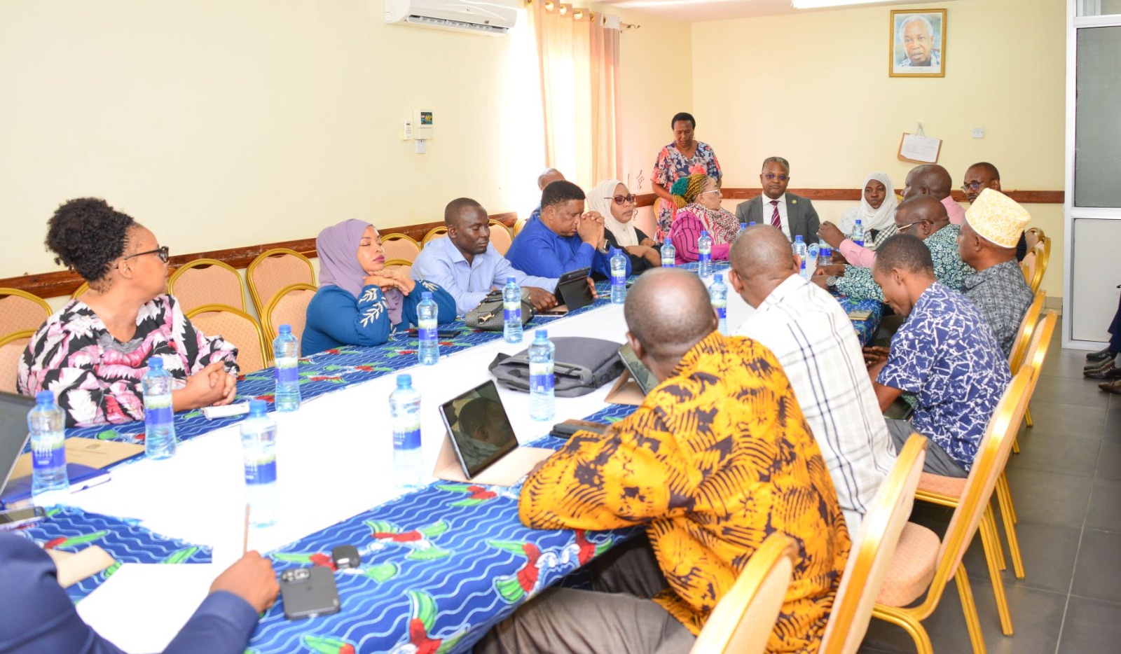 Naibu Waziri Ummy, apokea jedwali la uchambuzi la Sheria Ndogo | Nipashe